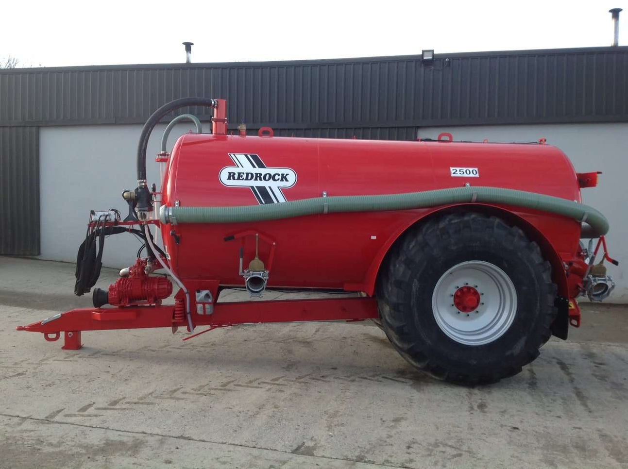 New 2500G Redrock Tanker — D&M Farm Services Ltd